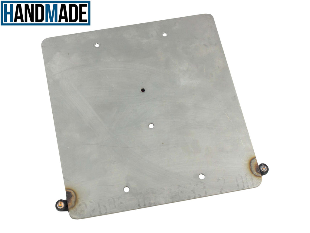 License plate mounting plate with turn signals